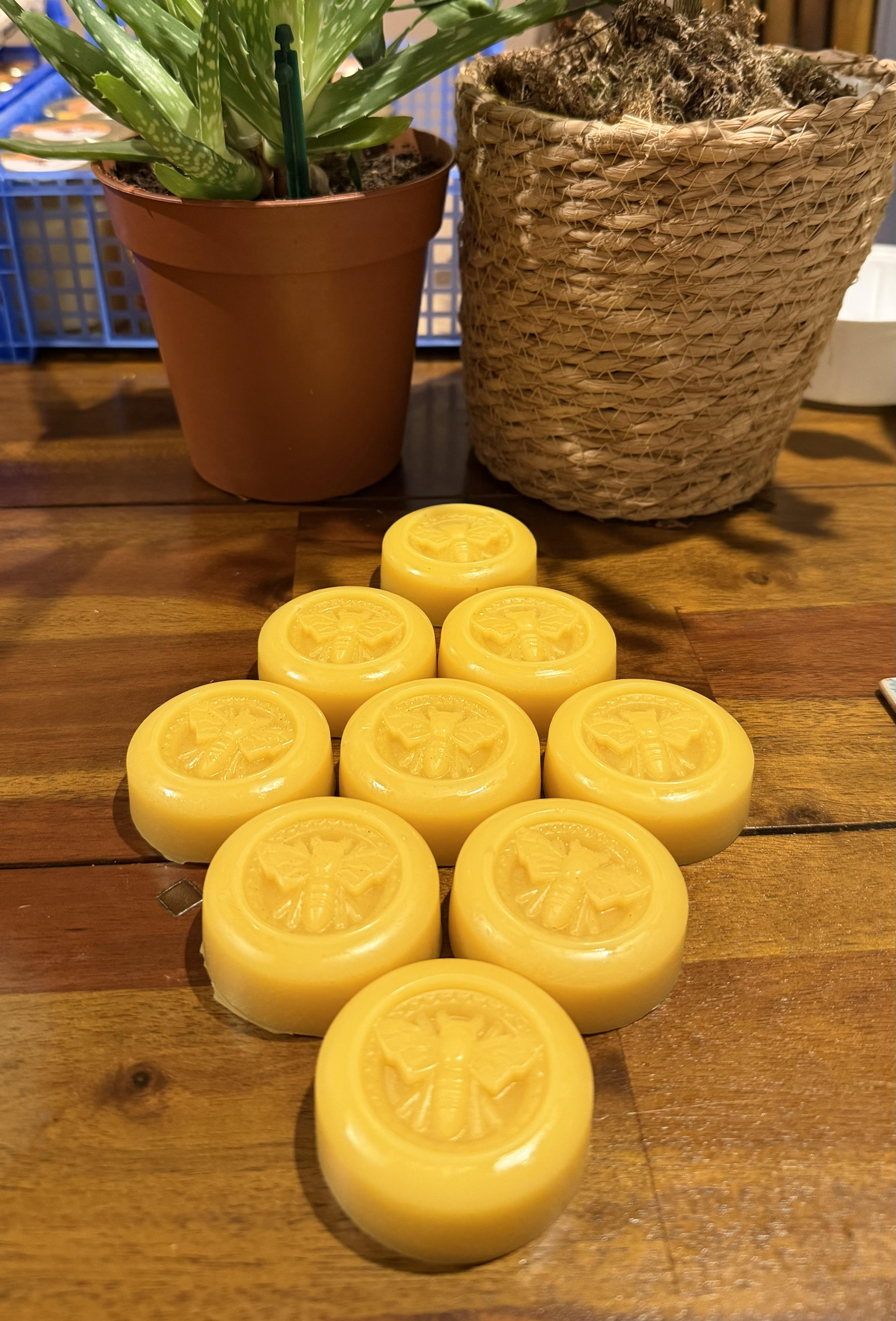 Pure Beeswax Puck – Denbee Honey